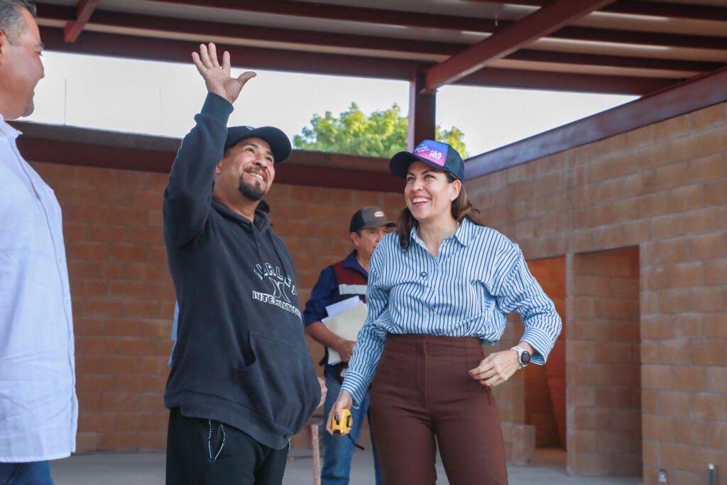 Supervisa Milena Quiroga obras de construcción en Villas de Guadalupe ...